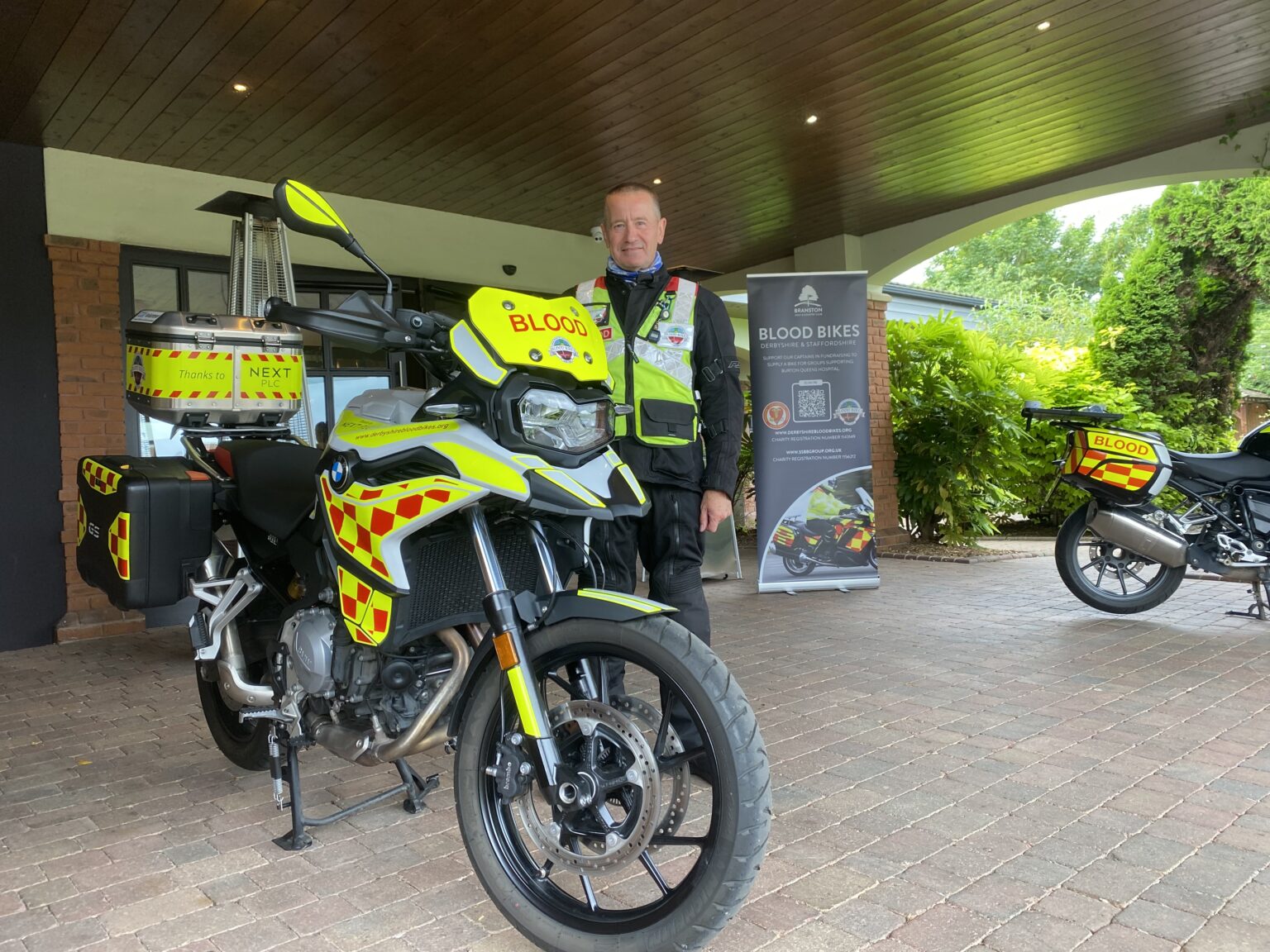 Golfers raise £10,000 for Blood Bikes Charity | Makers Construction